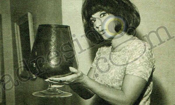 Ayfer Feray Resimlerinden Nefret Ediyor - Tozlu Magazin